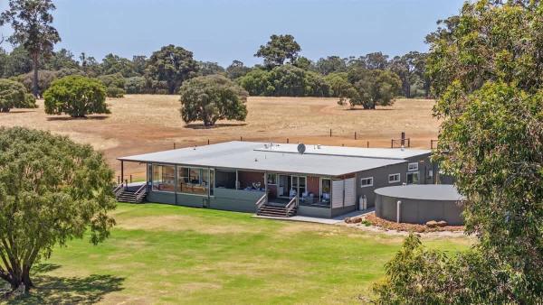 Bailey Estate - Margaret River Lakeside Stay - Margaret River