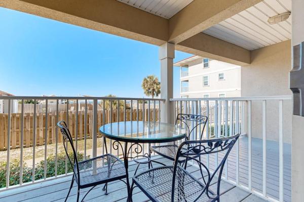 Bayview Condo Only Steps From The Beach With Shared Pool And Peaceful Location - Navarre, FL