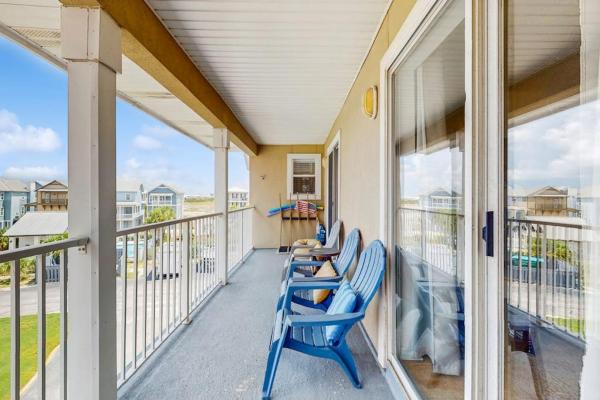Beautiful Condo With Water-view Pool Balcony Central Ac & Washer And Dryer - Pensacola Beach, FL