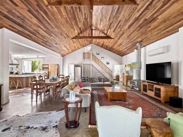 Wisteria Vines Estate - Rustic Elegance By The Coast - Cowaramup