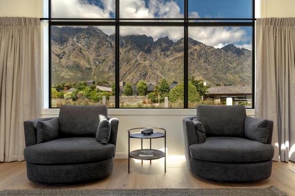 Enjoy Remarkable Views From This Jacks Point Home - Queenstown
