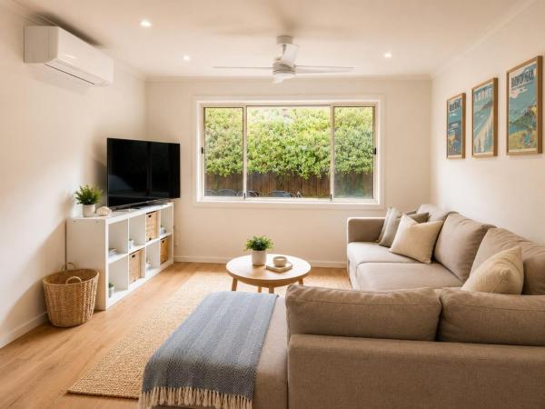 Ocean Grove Holiday Retreat 3br Beach House Ocean Grove Sleeping 6 3 Bedroom 2 Bathroom - Point Lonsdale