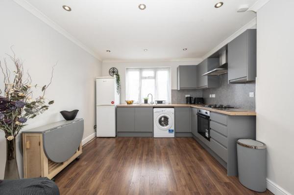4-bedroom Family Home Parking Station - Pass The Keys - Londres