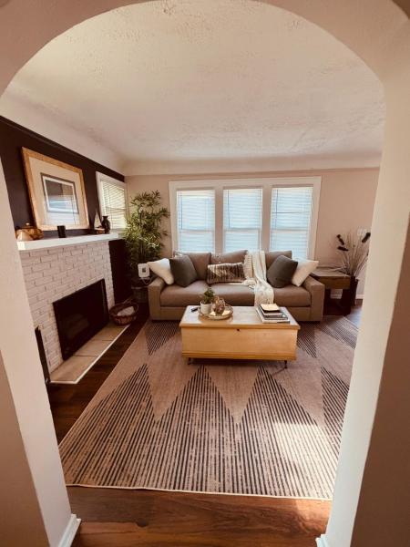 Stylish 2br Waterford Home Near Bloomfield Hills, Work, Travel & Extended Stays - Auburn Hills, MI