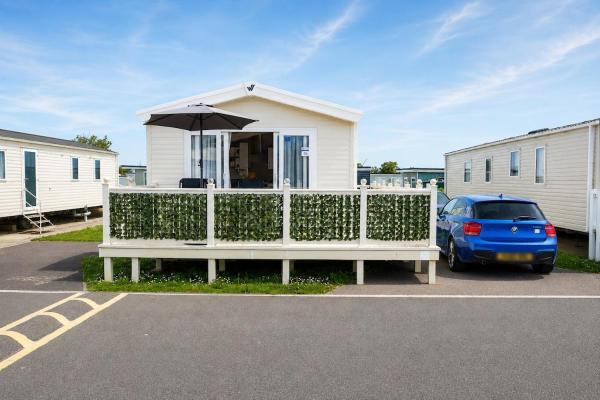 The Beach Lodge Inside Parkdean Camber Sands Resort - Parking, Decking, Fast Wi-fi - Camber Sands