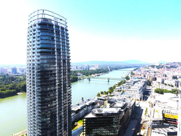 Eurovea Tower Apartment 27th Floor, Luxury Bed Vispring Baronet Superb - Bratislava