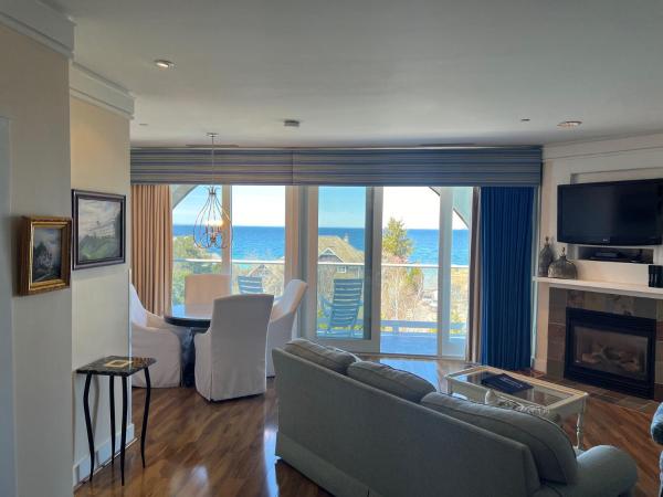 Maritime Delux Lakeview Suite 413: Spacious 2-bedroom Condo In Bay Harbor With Lake Views. - Harbor Springs, MI