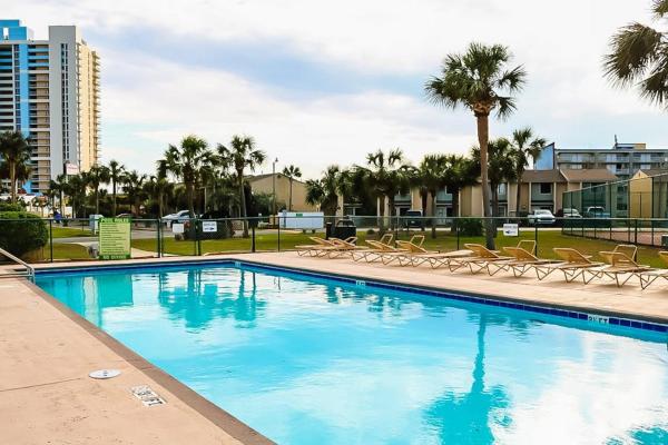 Dog-friendly Townhome With Beach Access Pool Tennis Gym Wd & Central Ac - Panama City Beach, FL