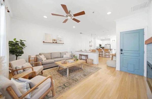 Urban Retreat Walk To Stadiums & Uptown, Including Parking & Home Gym - Charlotte, NC