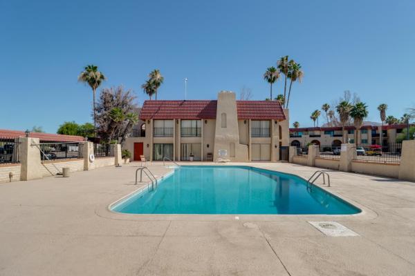 Walkable & Renovated Gem! Only 8 Mi To Dtwn Tucson - Oro Valley, AZ