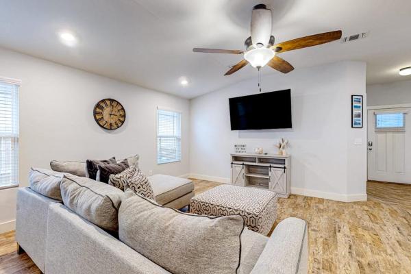 Brightly Updated Home Near The Sound With Large Patio Chefs Kitchen & Wd - Navarre, FL