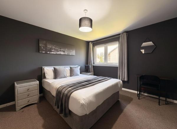 Whole House, 4-beds, Sleeps 6, Garden & Parking - Edinburgh