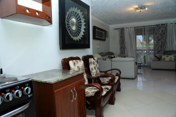 Tricia Stays Entebbe - Ouganda