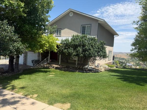 Spacious Retreat On A Quiet Street - Evanston, WY