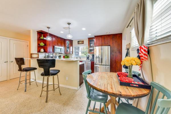 Walk To Park & Pool: Sarasota Family Home W/ Yard - Sarasota, FL