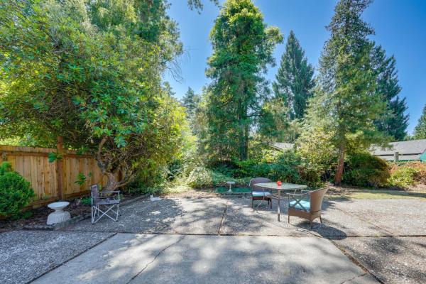 Private Yard & Patio! Pet-friendly Lynnwood Home - Edmonds, WA