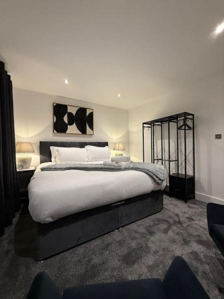 Large Luxury 5bdr Home 2 Bath And Free Parking - Watford