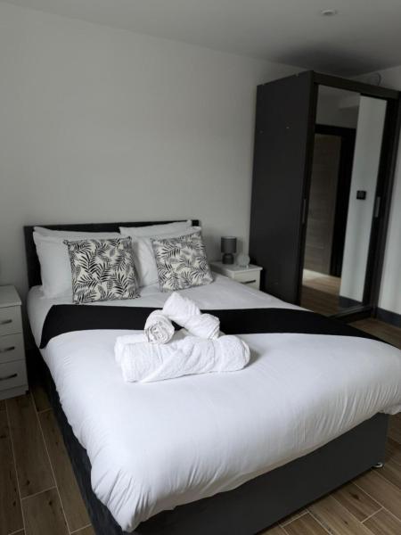 Modern 2br-2ba Private Balcony & Free Parking - Hertfordshire
