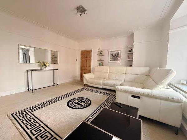 Luxurious 2br Stay In London-gerrardscross-wembley-private Carpark-short Walk To Train Station - Ruislip