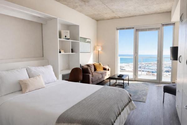 Luxury Penthouse Apt Near Brady St With Balcony And Lake View - Milwaukee, WI