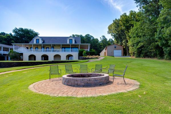 Cast & Relax! Lake Greenwood Stay W/ Dock Access - Lake Greenwood, SC