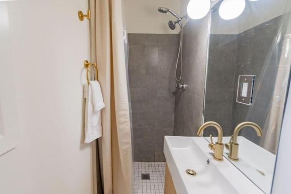 Parkway Boutique Suite 16 - Grand Island, NY