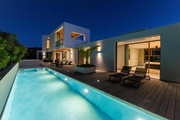 Long Lap Pool - Modern Villa - Jan Thiel Beach - Curaçao