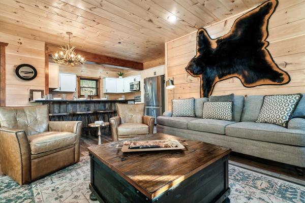 Luxury Cabin 5 Min To Smoky Mountains Hot Tub & Theater Room - Gatlinburg, TN