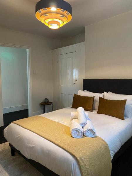 Cosy 1bd Nestled In Teddington - 엡솜