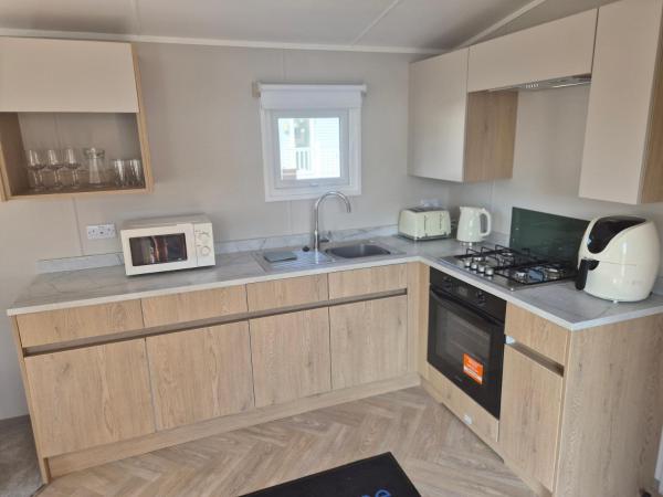 Southview Parkdean Resort - 6 Berth Victory Willow Static Caravan - Skegness