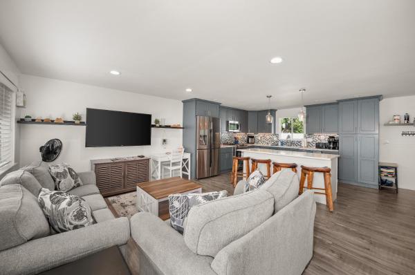 Updated Spacious Home & Hot Tub - Spokane, WA