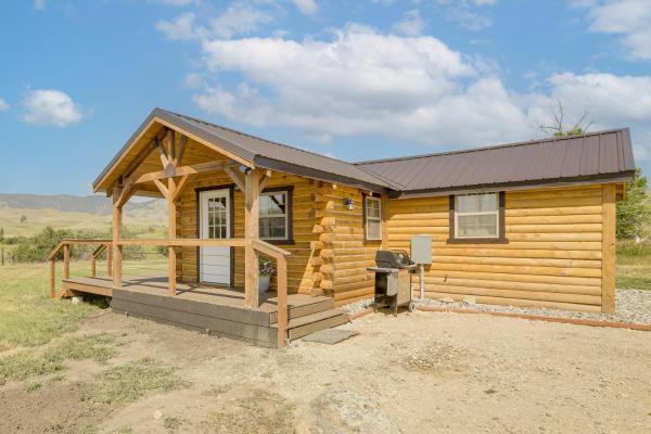 Wyoming Cabin Escape: Panoramic Mountain Views! - Wyoming