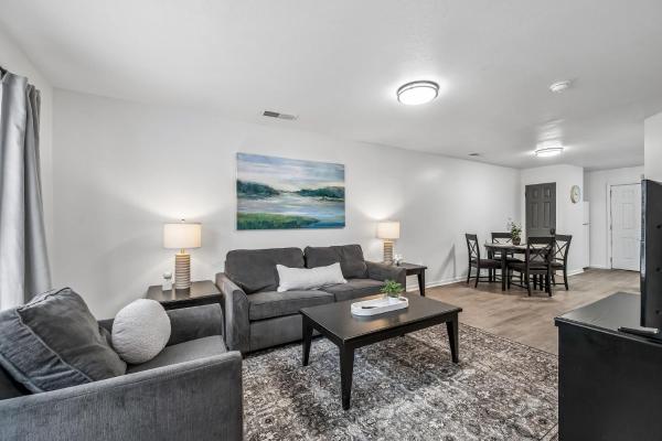Charming Kc Townhome - Kansas City, MO