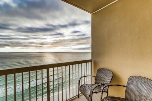 Serene & Upscale Beachfront Condo With Furnished Balcony View & Pools - Panama City, FL