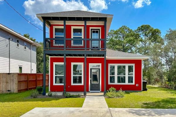 Modern Home With Large Backyard Deck And Close To The Beach - Perdido Key, FL