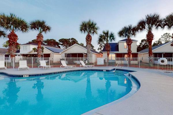 Snowbird Friendly Home Near Beach With Outdoor Pool Patio Streaming Wd - Panama City Beach, FL