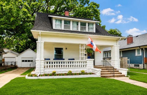 3 Br Family Oasis Sleeps 8, Garage, Fenced Yard - Wichita State University, Wichita