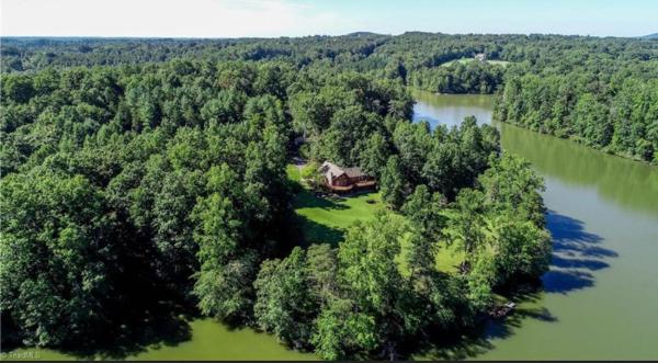 Beacon Hill Lake House - Pilot Mountain, NC