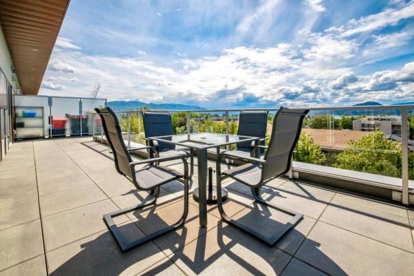 180 Mt View Huge Balcony 2br 3beds 2bath 2parkings Penthouse - Kelowna