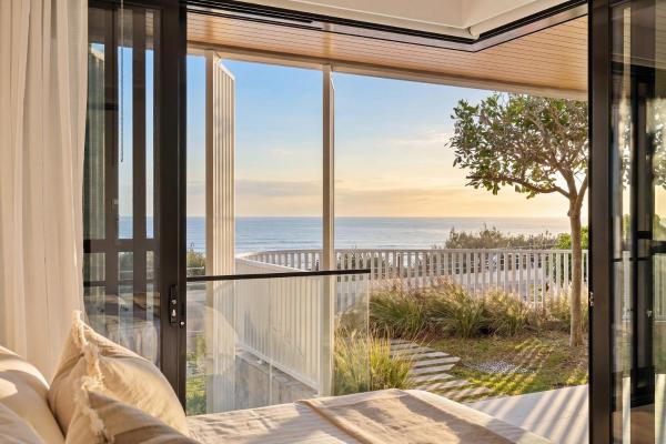 First Bay - Absolute Beach Front Luxury Apt Coolum - Coolum Beach