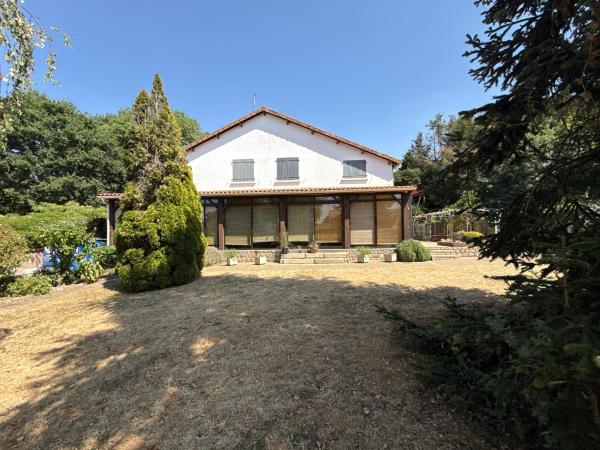 Le Clos Sarrail Maison Centre Bressuire Jardin 8 Personnes - Bressuire