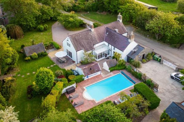 Plas Newydd With Swimming Pool, Fire Pit, And Log Fires - Vereinigtes Königreich