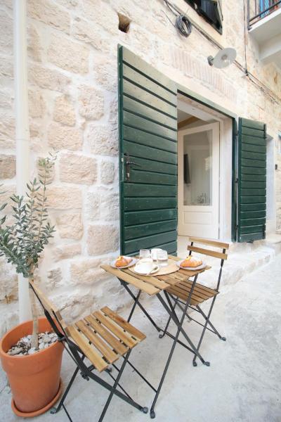 Almara Stone House - Authentic Stone House In Vis - Vis