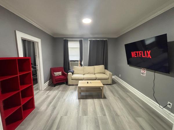Spacious 2 Bedroom Apartment Near Airport - Newark, NJ