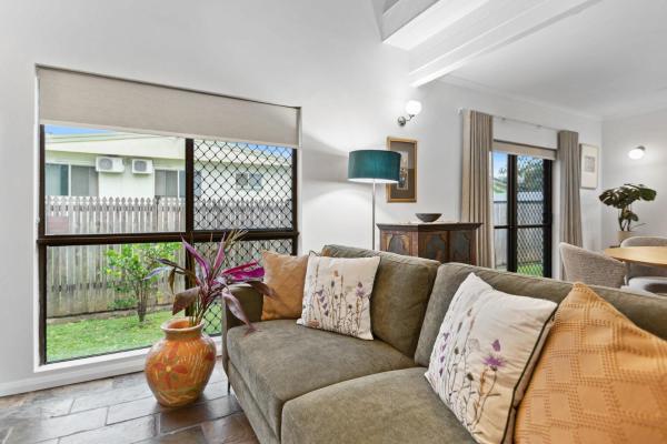 Spacious Whitfield Townhouse - Cairns