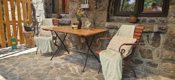 The Stone Garden Apartment - Free Parking, Private Yard - Sinaia