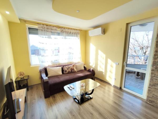 Charming Apartment With Balcony - Calafat