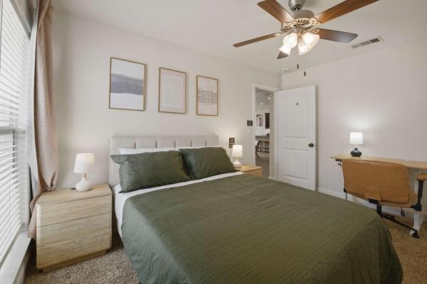 Modern Executive Queen Room R3 Work-friendly - Midland, TX
