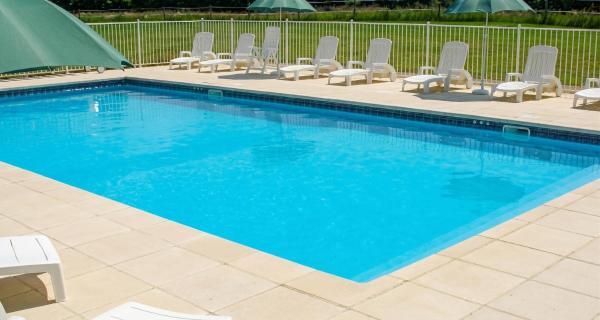 Maison Spacieuse Avec Piscine Partagée à Saint-vincent-la-châtre. - Deux-Sèvres