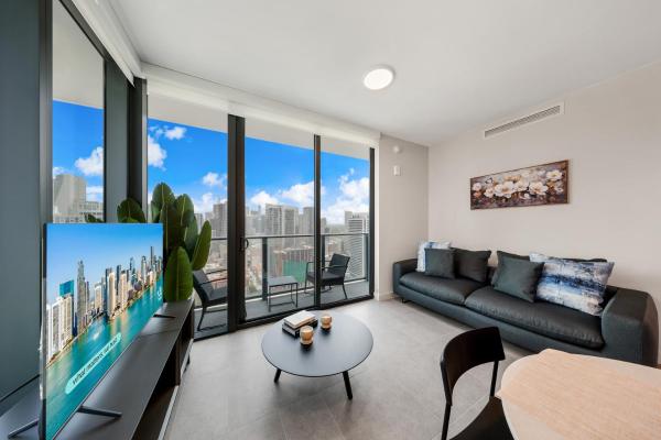 Modern 2br Condo - Rooftop Pool & Gym - Coral Gables, FL